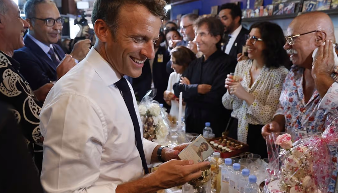 Algeria-France: Four Russian planes of the Algerian army escort Macron ...