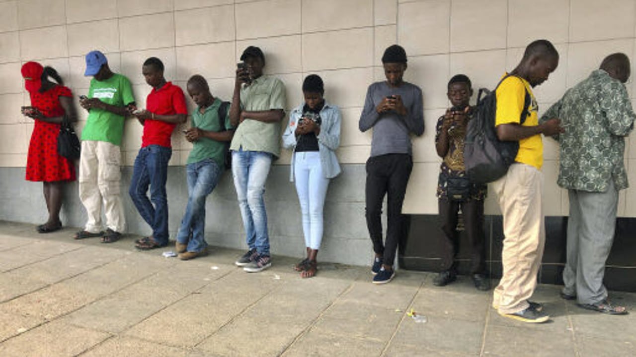 Zimbabwe: Mobile phone apps are changing talk radio - The Africa Report.com